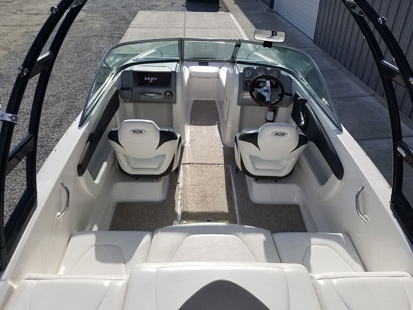 5 Key Differences Between Bowriders and Pontoons