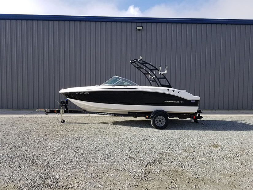 5 Key Differences Between Bowriders and Pontoons